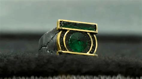 James Gunn Splits The Fanbase With First Photo Of Dcus Green Lantern Ring