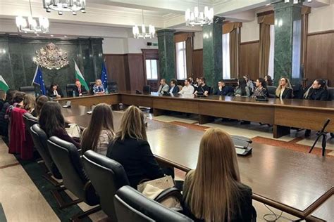 Иван Гешев пред студенти Необходима е по директна връзка между практиката и науката