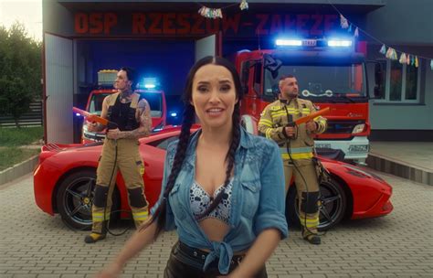 Gor Ca Premiera Daj To G O Niej Pt Ze Wsi Dziewczyna