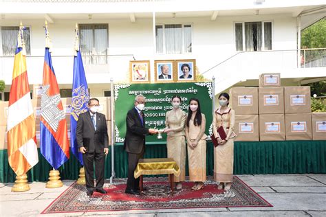 ព្រះពុទ្ធប្បដិមាកម្ពស់១០៨ម៉ែត្រលើភ្នំបូកគោ Home