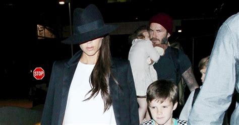 베컴 패밀리 공항 등장 잠든 막내딸 챙기는 딸바보 베컴