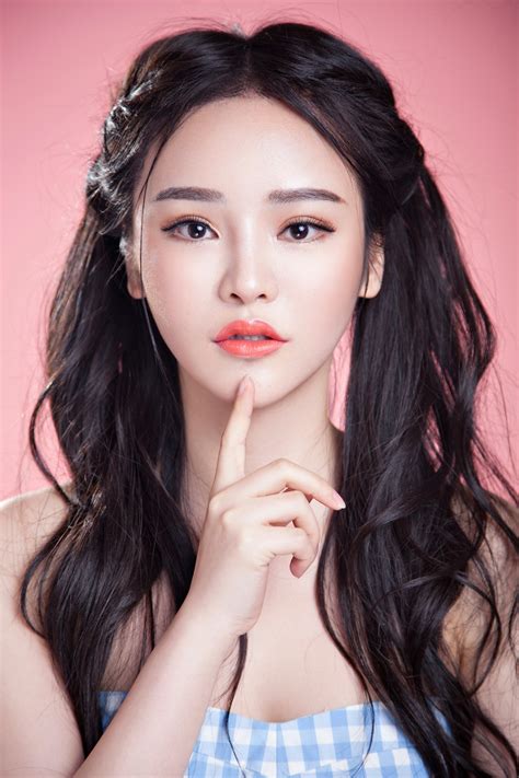 张懿暄萌动大片 俏皮少女嘟嘴吃零食超可爱 360娱乐，你开心就好