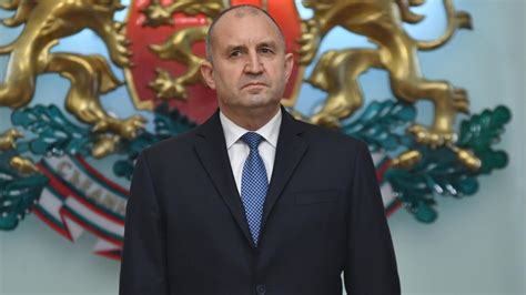 Румен Радев ще удостои български военнослужещи с висше офицерско звание Новини бг