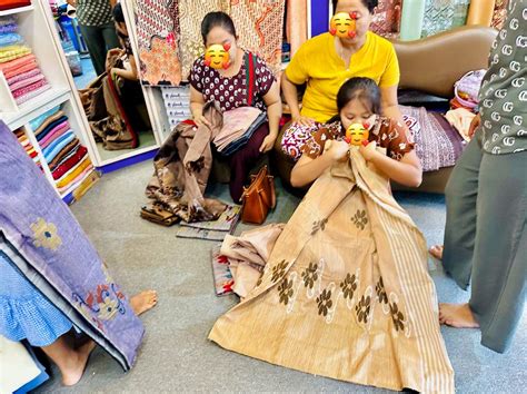 ပွင့်ဧကရီ ပိုးထည်ဆိုင် ရာဇဌာနီ နှင်းဆီပန်းဝိုင်းအနီး ပျဉ်းမနား Added