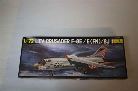 259 Heller 1 72 Vought F 8 Crusader Preowned