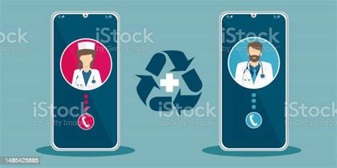 플랫 스타일의 원격 의료 개념 컬러 배경에 있는 의사들 사이에서 휴대폰을 통해 회의를 진행합니다 질병의 진단 및 예방 개체 그룹에 대한 스톡 벡터 아트 및 기타 이미지