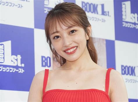 向井地美音、鎖骨と脚が美しいキャミソールオフショット写真公開 1枚目の写真・画像 Rbb Today