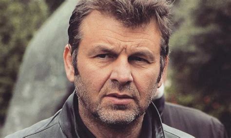 Γκλέτσος Πάντα υπάρχει μια γυναίκα αλλά στα δύσκολα βράδια υπάρχει και το Youporn