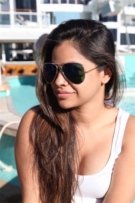 Hot Sumona Chakravarti Cleavage Show Maalaamaaal