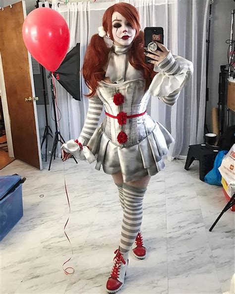 Female Pennywise Cosplay For Halloween