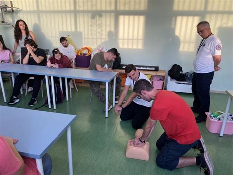 Εκπαίδευση Επίδειξη Πρώτων Βοηθειών από την ΕΛΛΗΝΙΚΗ ΟΜΑΔΑ ΔΙΑΣΩΣΗΣ Hellenic Rescue Team — ΚΔΑΠ