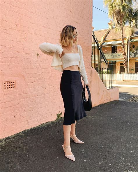 Parisian Chic Cropped Knit Top