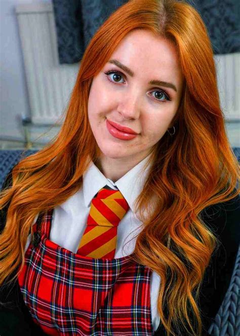 Scarlett Jones Wiki Bio Age Biography Boyfriend Husband Photos