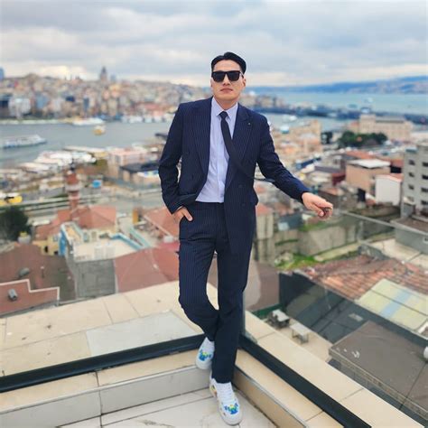 Н Гялалзаад л бай чамд дургүй хүнийг залхтал гялалзаарай чамайг муу явахыг хүссэн хүнд тэр