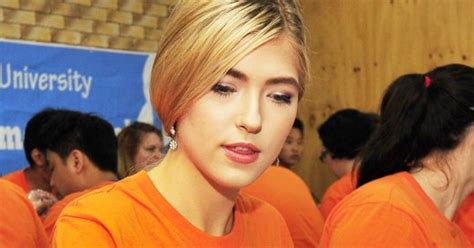 [mw사진] 한국의 보양식 체험에 나선 외국인 유학생