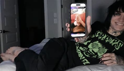 Johnnie Guilberts Feet