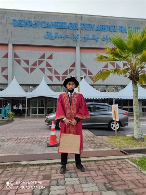 Izhan Abdullah On Linkedin Enjoy On My Graduation Day With My Precious