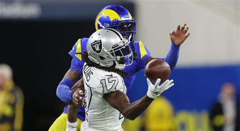 Raiders Davante Adams Makes Ridiculous One Handed Catch Over Rams