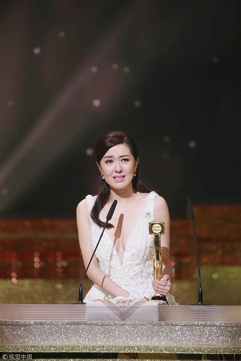 唐诗咏tvb台庆勇夺最佳女主 哽咽落泪难掩激动之情 唐诗咏 台庆 激动 新浪新闻