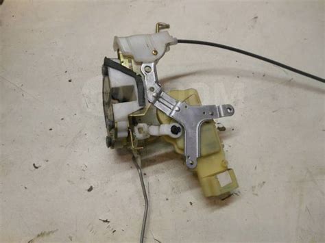 Купить Тойота ФунКарго 2000г. NCP20. замок задней правой двери в ...