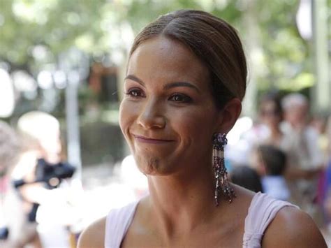 El Desnudo Integral De Tamara Gorro Mientras Hace Yoga En La Playa