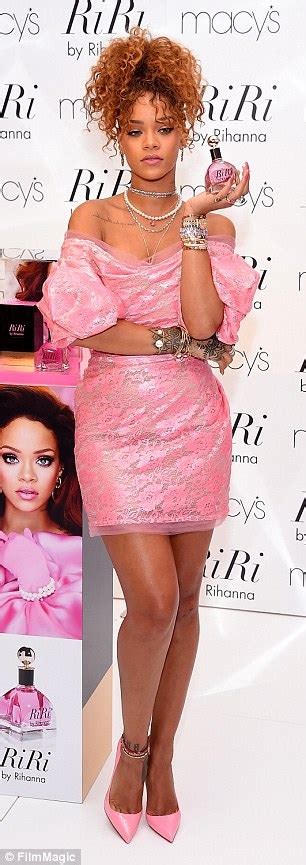 Rihanna Strips Down To Sports Bra In Puma Ad Daily Mail Online