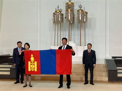 Ерөнхий сайд У Хүрэлсүх “Дэлхийн ур чадвар 2019” тэмцээнд оролцох залууст Төрийн далбаагаа