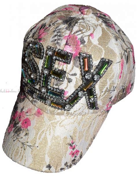 3059 Спортна лятна шапка с козирка декорирана с надпис от камъни