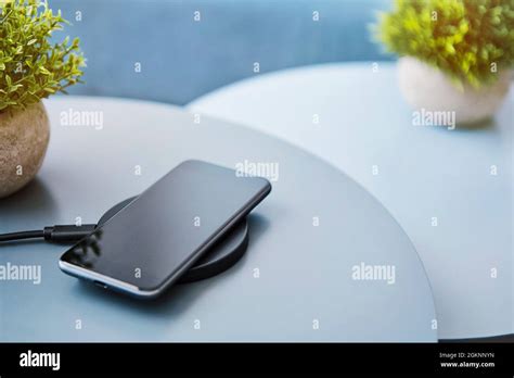 Wireless Inductive Charging Smartphone Battery Electronic Communication Device Against Light