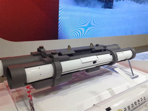 유용원 첫 국산 공대지 대전차미사일 ‘천검 최근 첫공개된 천검 공대지 대전차미사일 모습인데요 Facebook