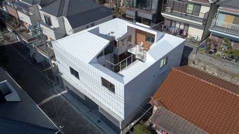 Tomohiro Hatas Loop House Turns Inwards Onto A Central Courtyard