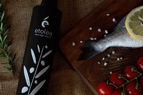 야채와 함께 도마에 칼과 칼 사진 Unsplash의 무료 그리스 이미지