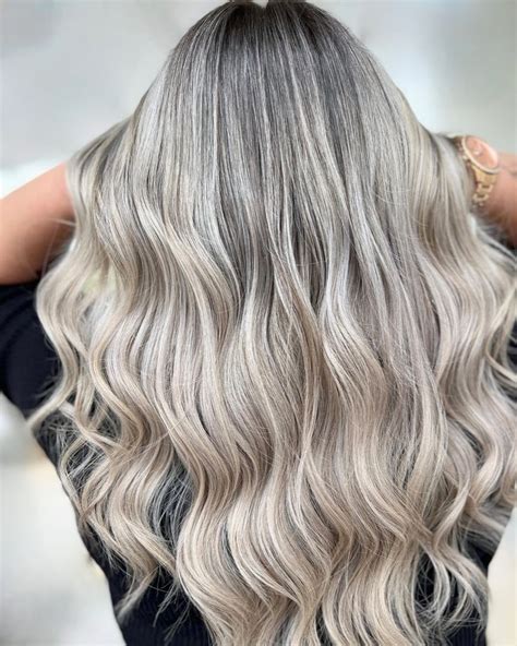 آمبره روسی روی زمینه موی طبیعی😍 رزرو نوبت و مشاوره