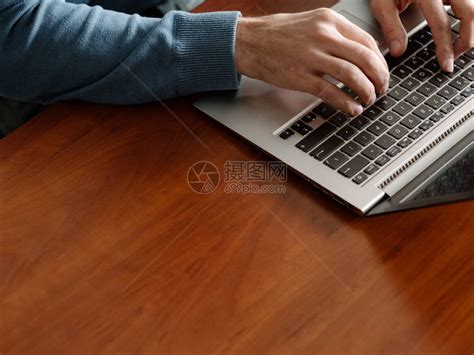 网络开发者在工作高清图片下载 正版图片505097723 摄图网