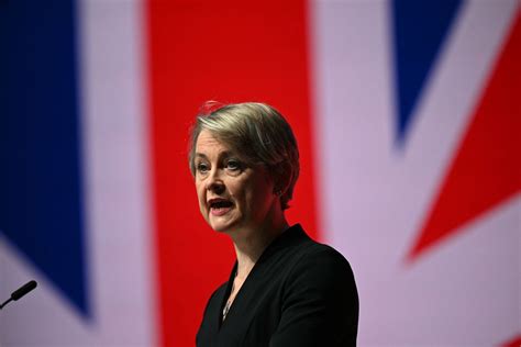 بريطانيا تجرم استخدام الذكاء الاصطناعي لاستغلال الأطفال جنسياً