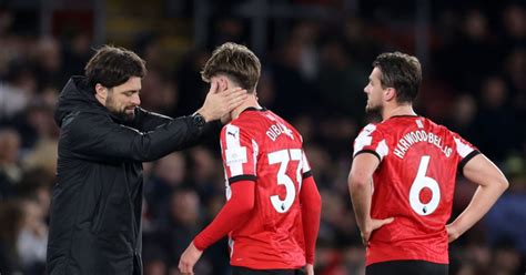 사우샘프턴 Epl 승격을 이끈 러셀 마틴 감독 토트넘전 완패 뒤 경질···사우샘프턴 리그 최하위로 강등 위기