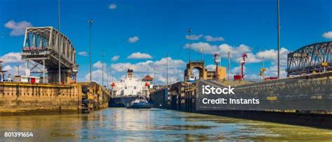 일 교통 상황에 따라 확장할 수 있는 시간의 특정 숫자 내에서 대서양 태평양에서 것에 시간을 절약할 수 있습니다 파나마 운하