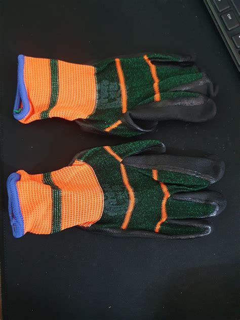 Хөдөлмөр хамгааллын хувцас каск бусад хэрэгсэл Ажлынбээлий Facebook