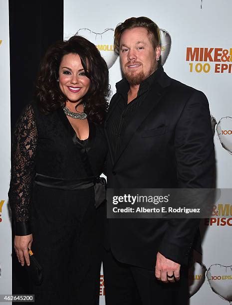 Mike Molly 100 Episode Celebration Photos And Premium High Res Pictures