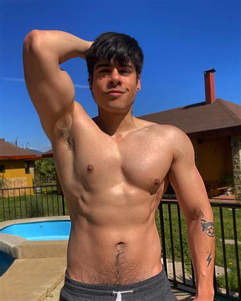 Muscle Model R Clothedmuscle