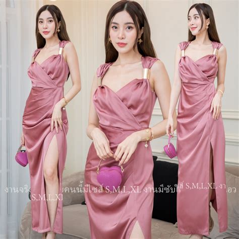 ชุดราตรียาวสีชมพู ไหล่แต่งเหล็ก แขนกุด แนวเรียบหรู สวยดูแพง ใส่ออกงานราตรี งานแต่งงานกลางคืน