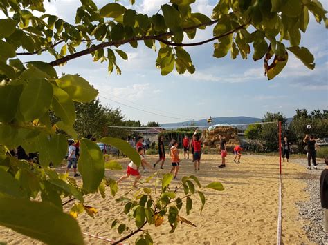 ფრენბურთის მოედანი წეროვანში სამხრეთ ოსეთის ადმინისტრაცია