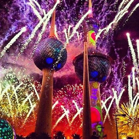 فيديو شاهد عرض الألعاب النارية للإحتفال بمرور 50 عام على دستور دولة