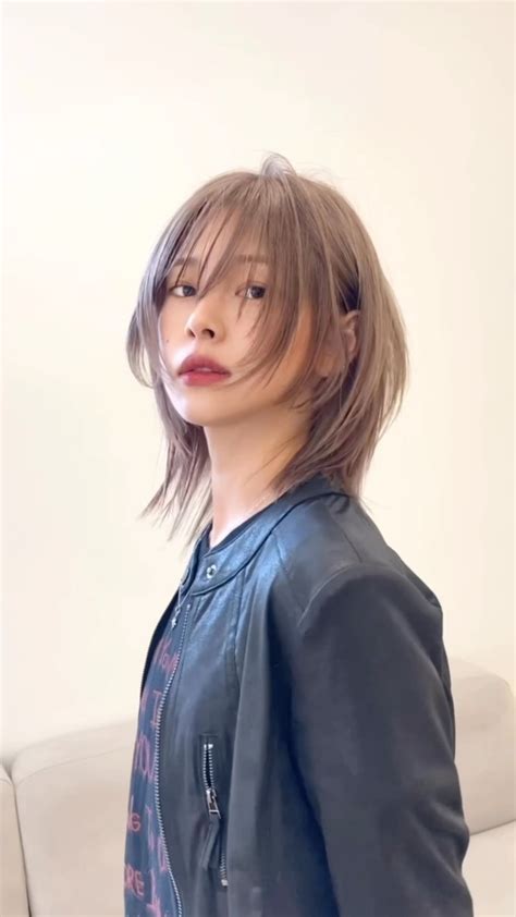 차홍룸 가로수길점 유본 레이어드펌 레이어드컷 염색 바뀌어버렸다는 요즘 취향에 맞춰서 무겁게 레이어드 숱많고 부한 곱슬을 뿌리매직 으로 정돈하고 밝아져버린 아래쪽