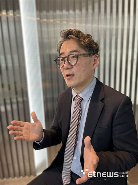 김준범 유럽환경에너지협회장 佛 도시설계·獨 재생e 등 미세먼지 전략 주목해야” 김준범 유럽환경에너지협회장 佛 도시설계·獨 재생e 등 미세먼지 전략 주목해야”