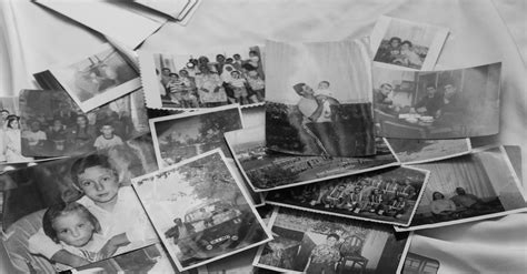 가족 모임 가족 사진 가족 앨범 가족 역사 가족 유산 가족 초상화 감정 거친 질감 검정색과 흰색 고전 골동품 과거 기록 보관소 기록한 것 레트로