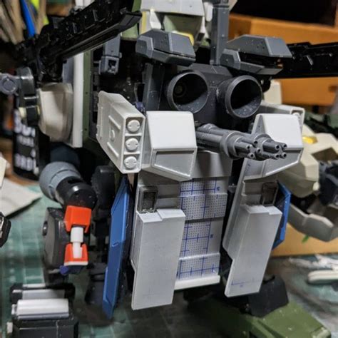 胸部装甲おおよそ完成。ここはガンアーマーの特徴を出す為にほぼスクラッチ、完成して少しモチベを持ち直して来ました。装甲の展開ギミックは追加の