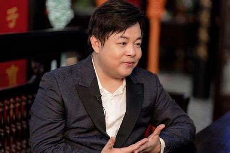 Quang Lê Lên Tiếng Về Bức ảnh 6 Múi Saostar Vn