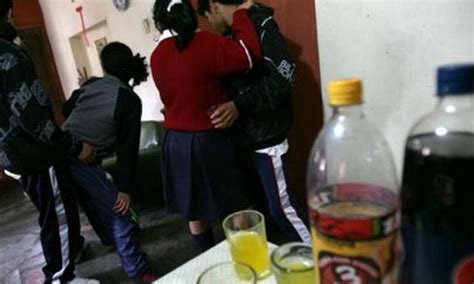 Fiestas Arcoíris Niños Entre 11 Y 13 Años Dan Sexo Oral