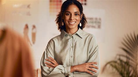 5 Behaviors Of Women Who Become More Confident And Assertive As They Age According To